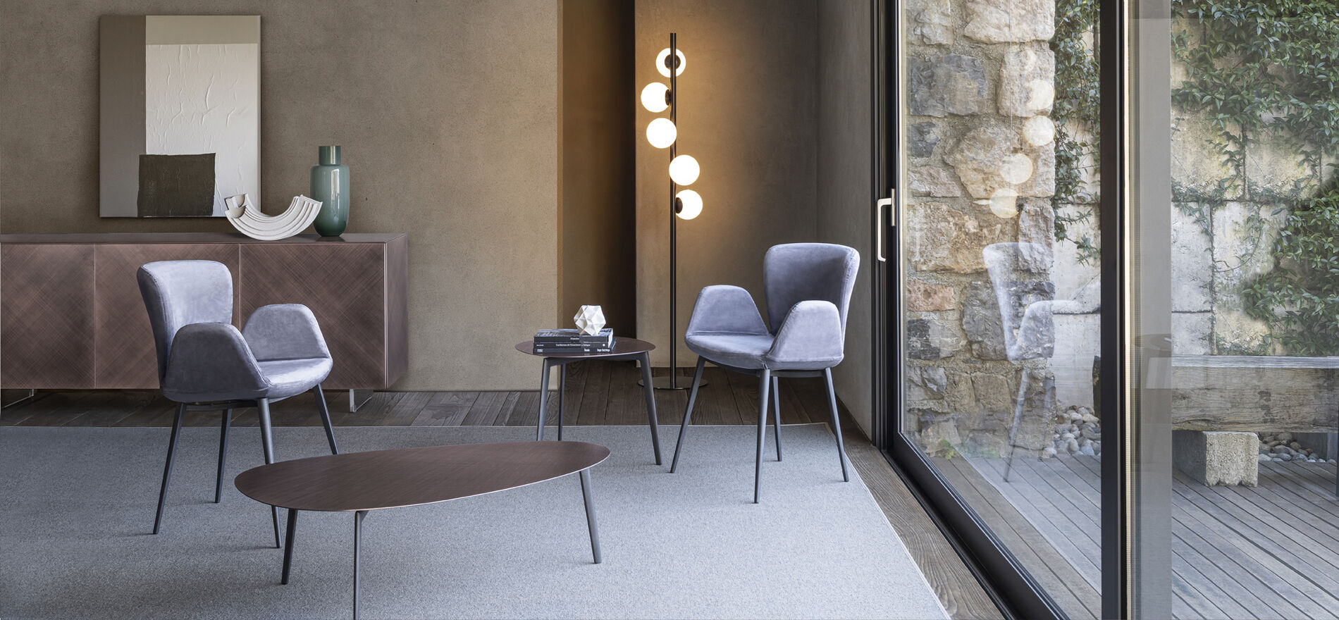 Giada, sedia di design con braccioli imbottitura in poliuretano