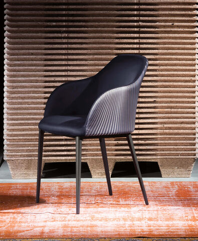 Sofia, sedia, poltroncina e sgabello di design - Riflessi