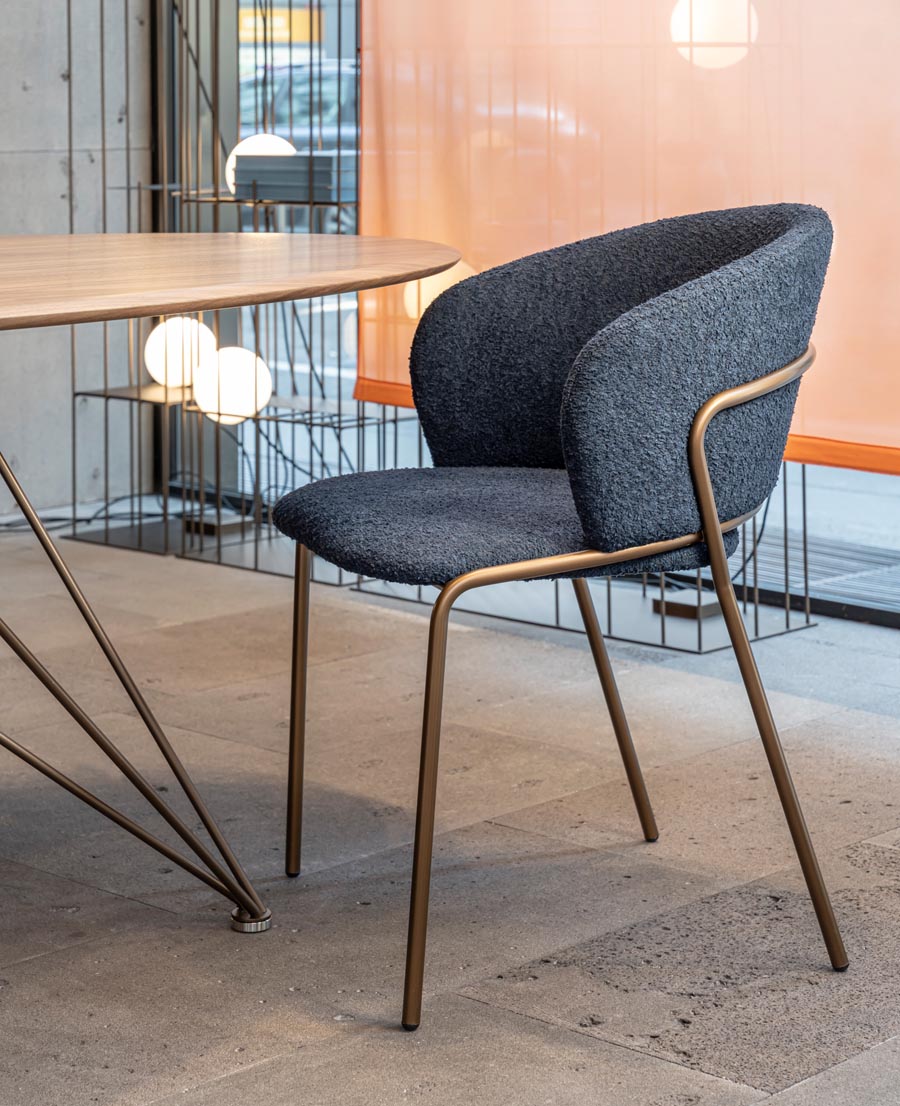 Vela, sedia e sgabello - Riflessi